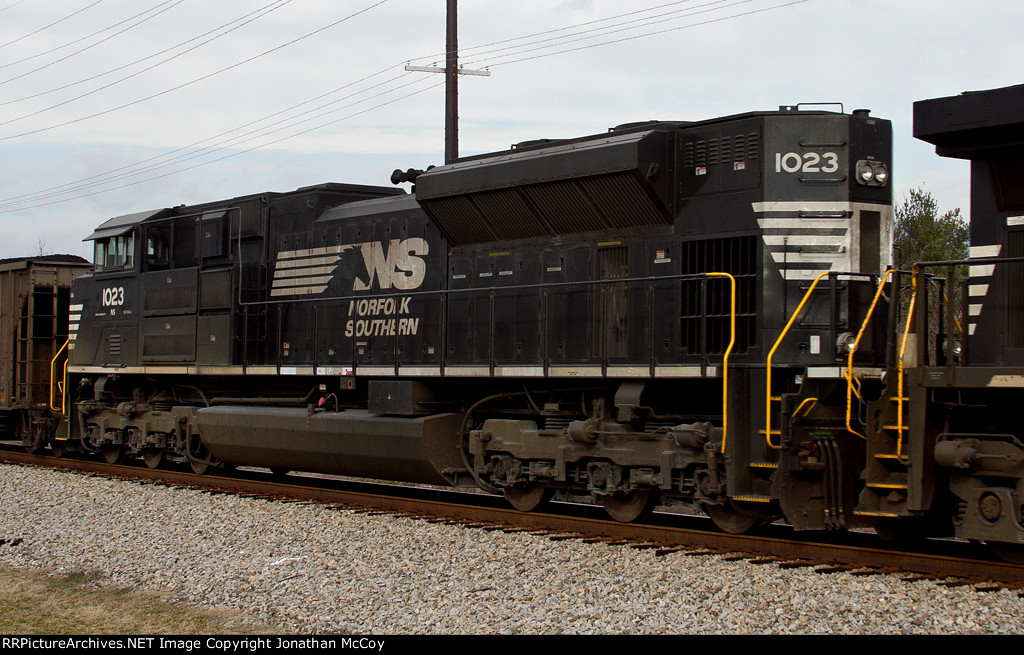 NS 1023